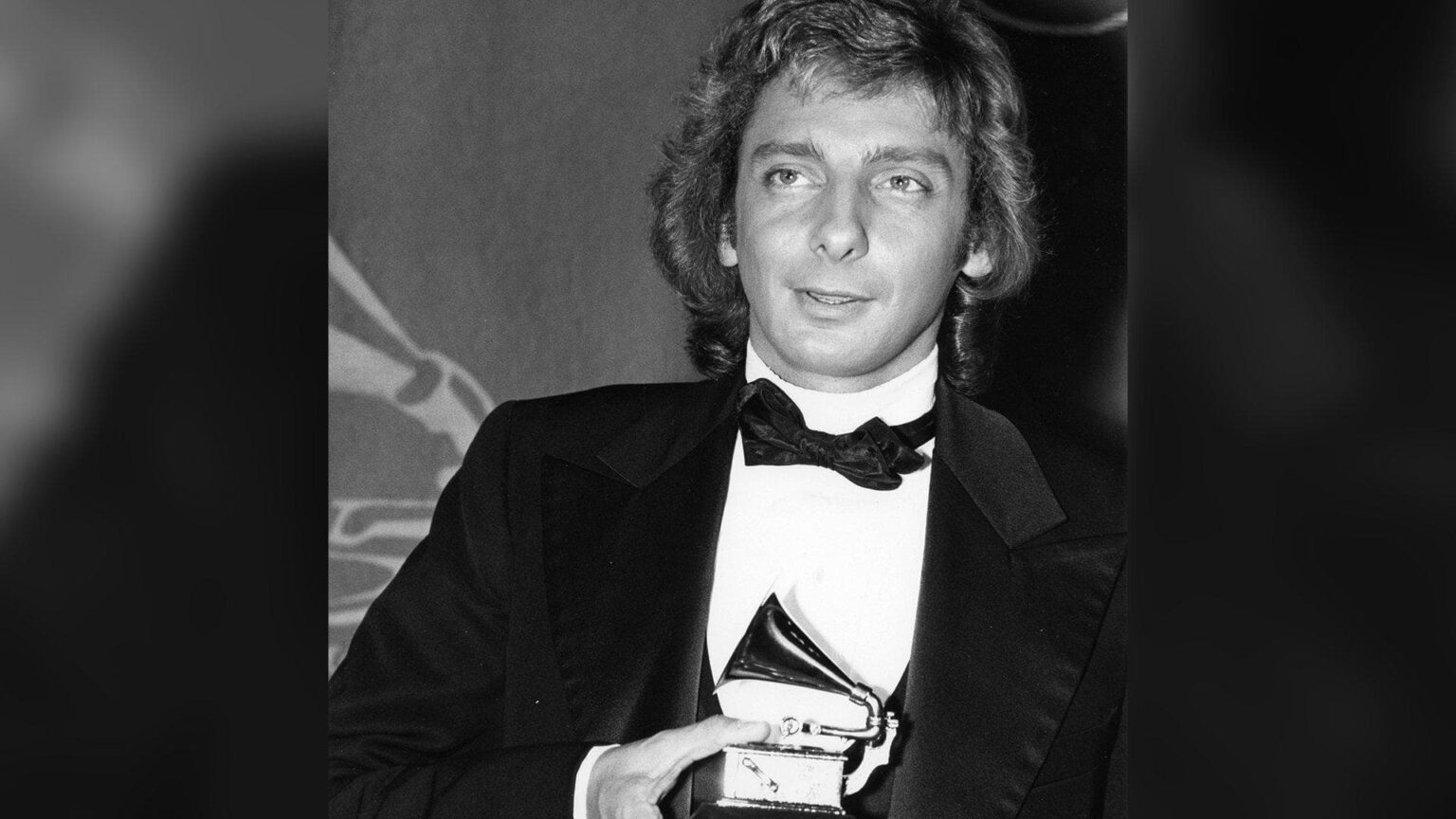 Barry Manilow - Copacabana (At The Copa) - Music Legend